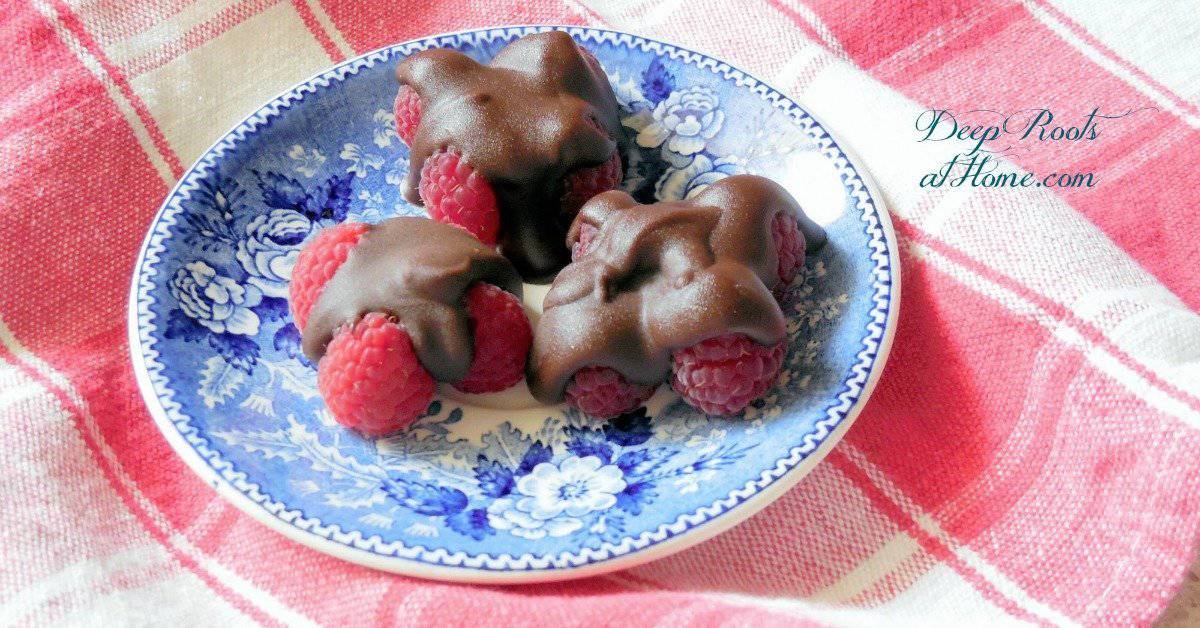 Easy Recipe: Party Time Chocolate Raspberry Clusters